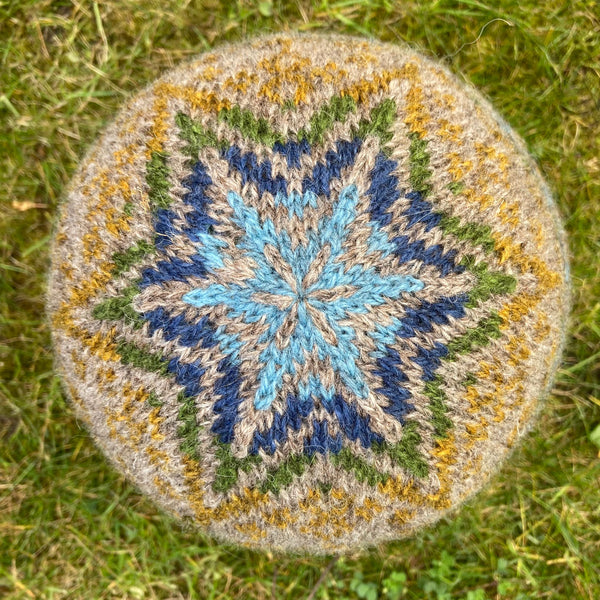 SWW24 Islesburgh Toorie kit – Uradale Yarns